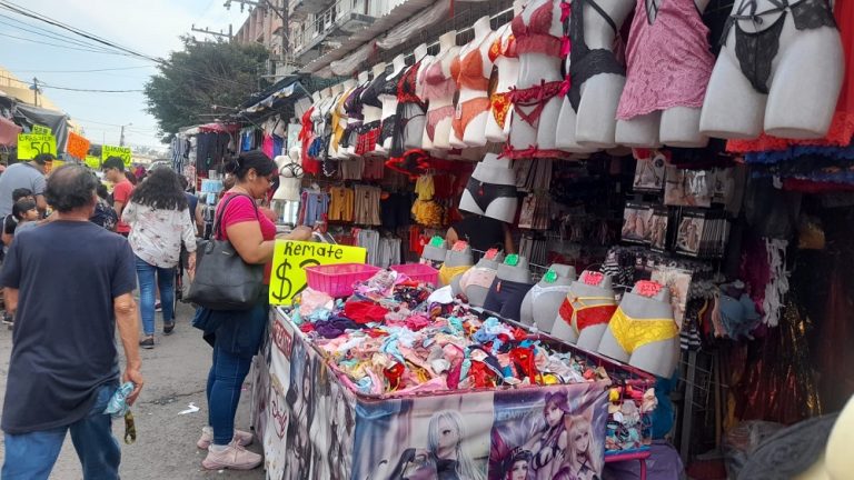 Los chones rojos, amarillos y negros los que más se venden en fin de ...